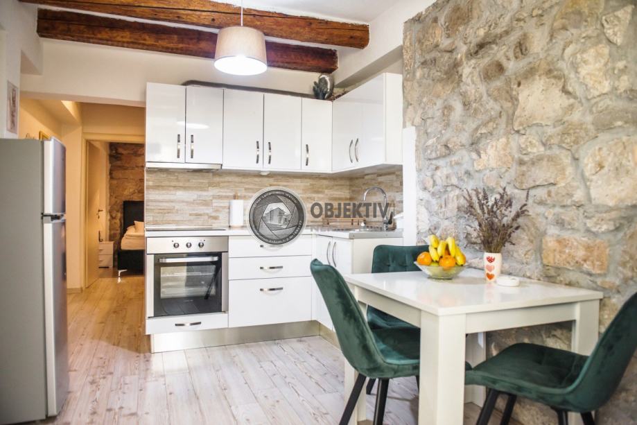 SPLIT CENTAR (RADUNICA) STARA KAMENA KUĆA, TRI APARTMANA (prodaja)