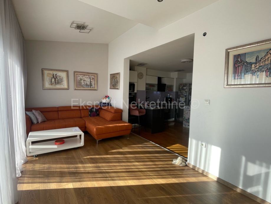 Split, Dragovode, 3soban 90m2 s terasom i dva garažna parking mjesta ...