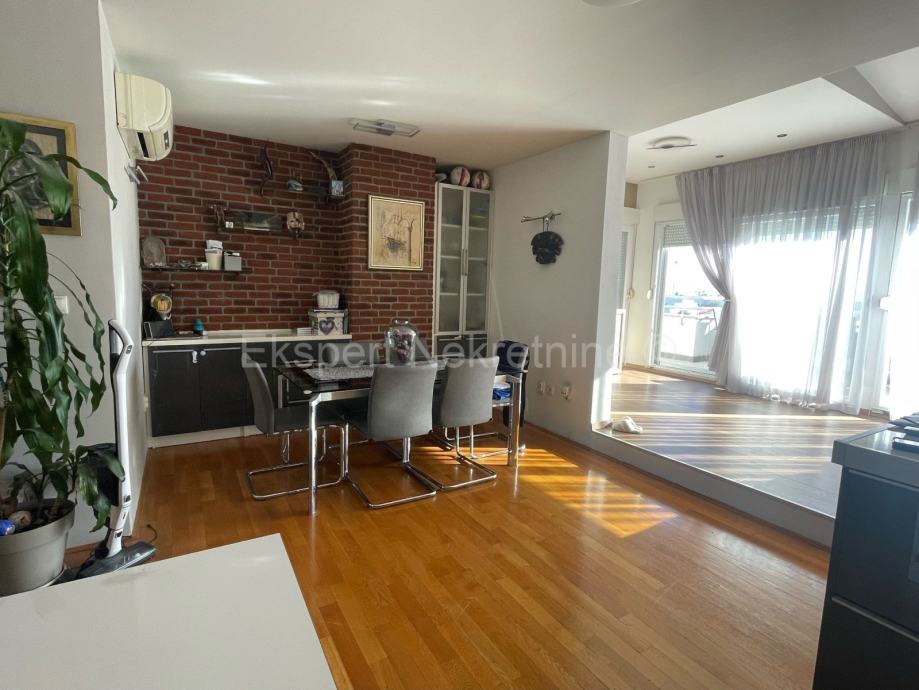 Split, Dragovode, 3soban 90m2 s terasom i dva garažna parking mjesta ...