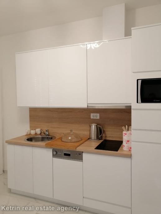 Split/Grad-jednosoban, prvo useljenje*** (iznajmljivanje)