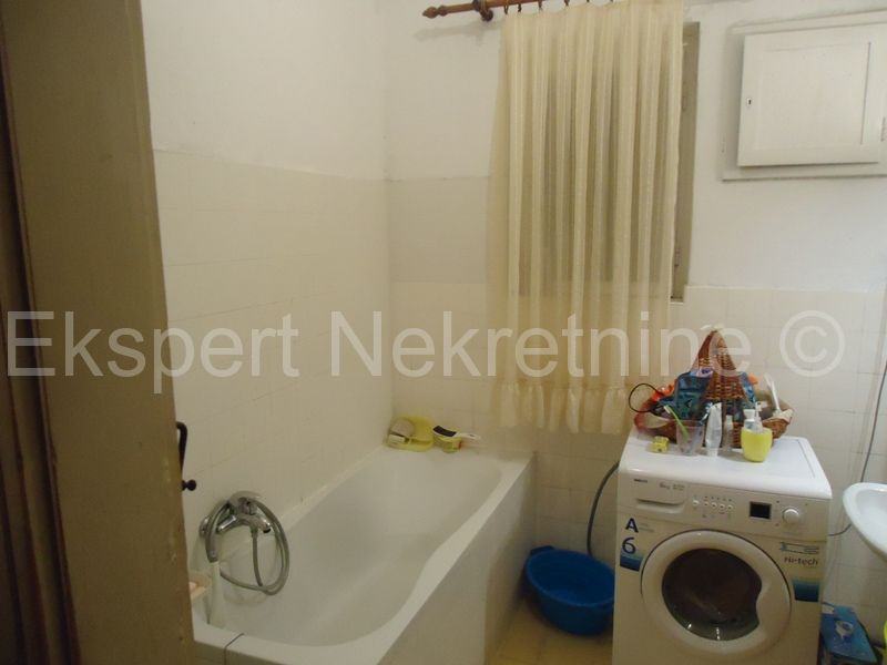 Split, Manuš, dvosoban stan 85m2 , visoki plafoni, 1 kat (prodaja)