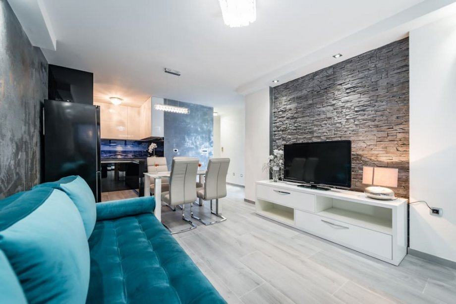 Split/Mertojak-two bedroom app.long term lease*** (iznajmljivanje)