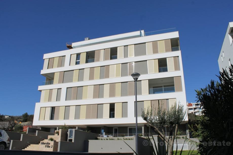 ***SPLIT, NOVOGRADNJA, 2-s stan,81m2+7m2 terase(JUG)-OTVOREN POGLED ...