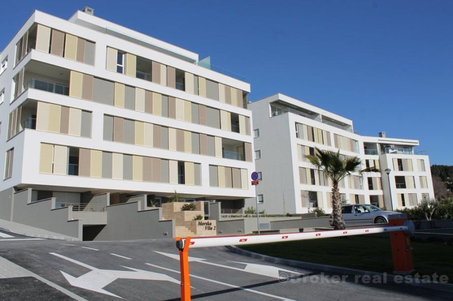 ***SPLIT, NOVOGRADNJA, 2-s stan,81m2+7m2 terase(JUG)-OTVOREN POGLED ...