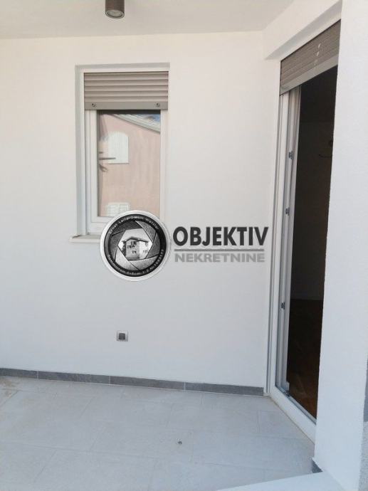 SPLIT (NOVOGRADNJA) JEDNOSOBAN STAN S VLASTITIM VRTOM OD 27m2 (prodaja)