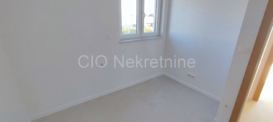 Split, novogradnja, trosoban stan, dugoročan najam (iznajmljivanje)