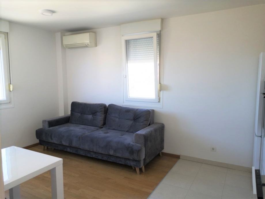 Split, Poljička cesta, 1-s stan, 35m2 + garažno mjesto- 400 EUR ...