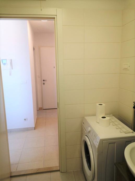 Split, Poljička cesta, 1-s stan, 35m2 + garažno mjesto- 400 EUR ...