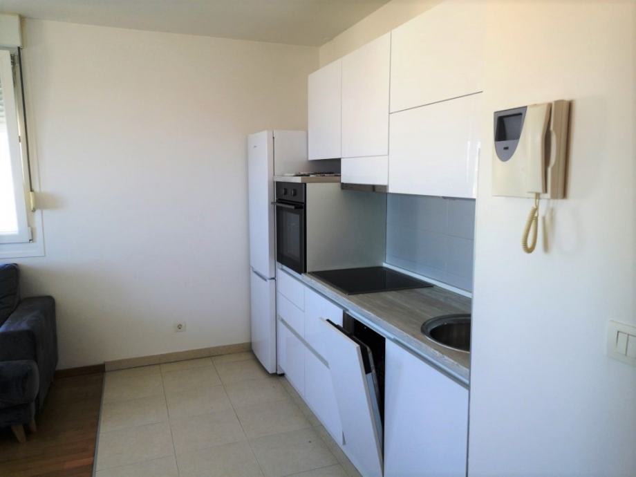 Split, Poljička cesta, 1-s stan, 35m2 + garažno mjesto- 400 EUR ...