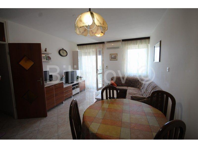 SPLIT, PUJANKE, KOMFORAN TROSOBAN STAN (prodaja)