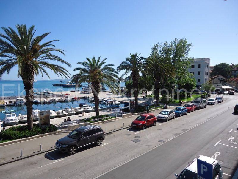 Split, Riva, trosoban stan 82m2, otvoren pogled na grad.luku (prodaja)