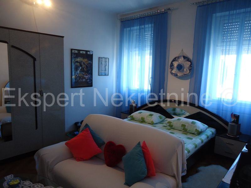 Split, Riva, trosoban stan 82m2, otvoren pogled na grad.luku (prodaja)