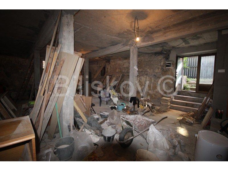 SPLIT, VAROŠ-ROH BAU 90M2 S11,50M2 DVORA (prodaja)