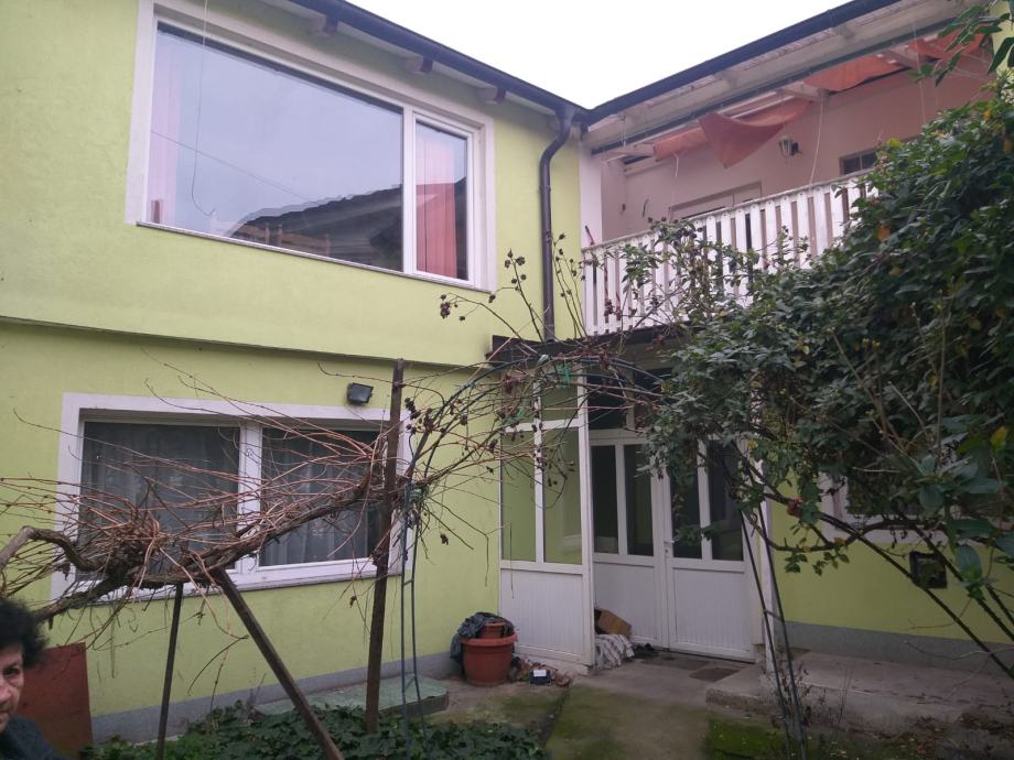 Stambeno-poslovni objekt u centru Koške (prodaja)