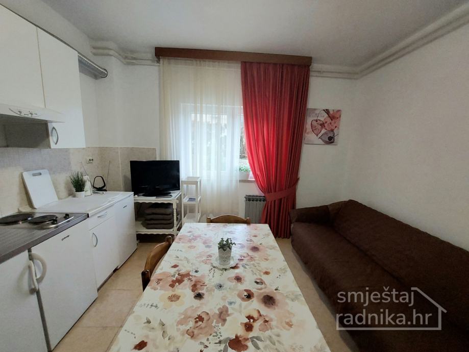 Stan za 2 radnika (iznajmljivanje)