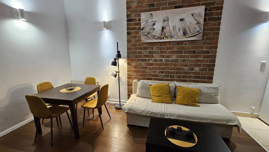 Stan 42 m2 plus galerija 9m2, garaža, Ul. grada Mainza (prodaja)