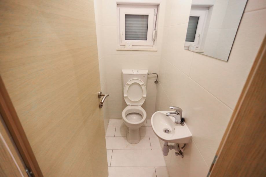 Stan: Sinj, Brnaze, 2 sobe, 68,50m2, podno grijanje, parlafon (prodaja)
