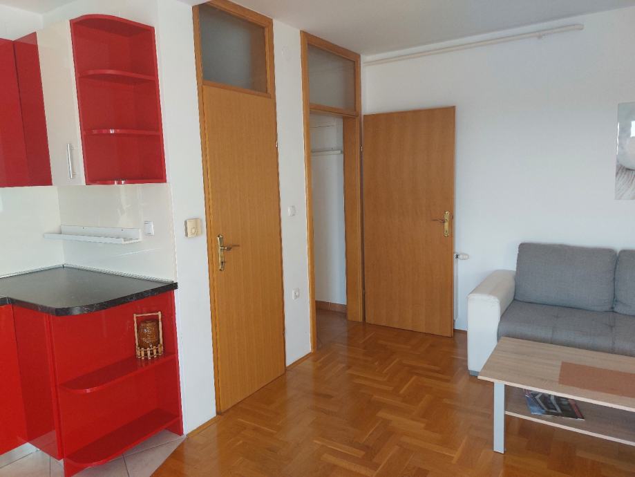 Stan: Dugo Selo, 50m2, dvosoban,terasa,parking (iznajmljivanje)