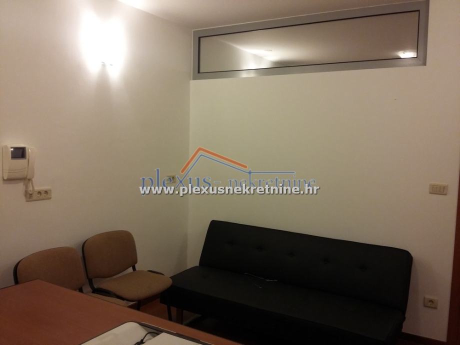 Stan - garsonijera: Split, Firule, 37 m2 (prodaja)