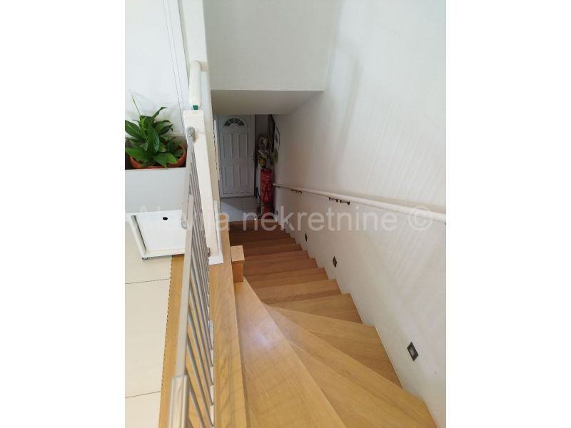 STAN U GRUŽU 83 m2 – zgrada je novije gradnje 2017 g. (prodaja)