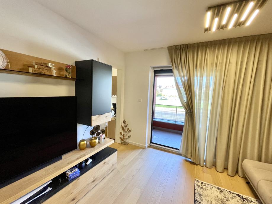 NOVI STAN KAO S NASLOVNICE ČASOPISA (prodaja)