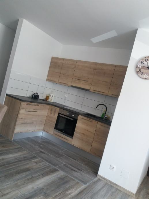 Stan: Centar Raba 65m2 plus ostava 5m2 (prodaja)