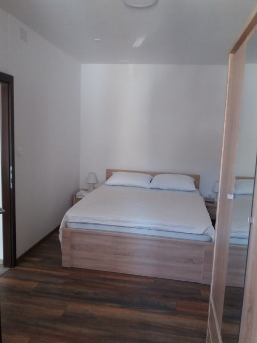 Stan: Centar Raba 65m2 plus ostava 5m2 (prodaja)