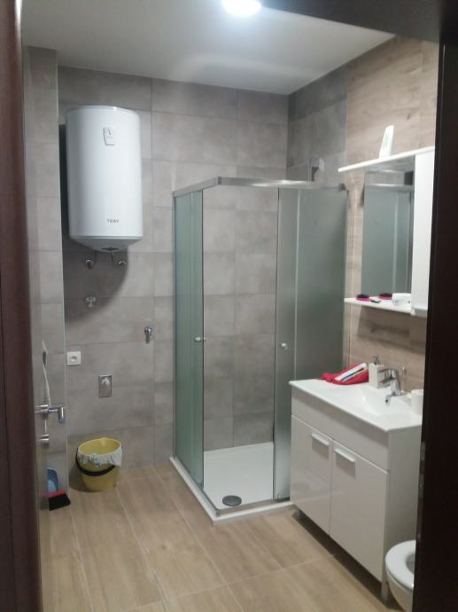 Stan: Centar Raba 65m2 plus ostava 5m2 (prodaja)