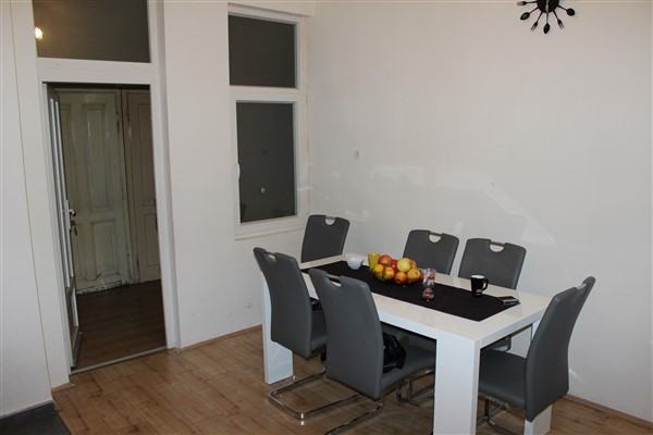 Stan: Karlovac,V. Mačeka 178 m2 (prodaja)