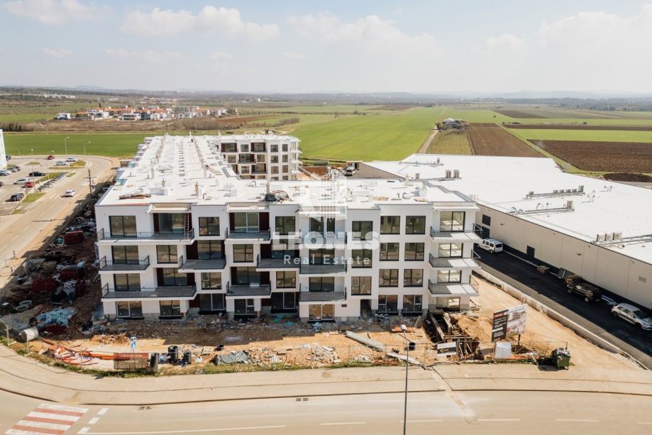 Stan s liftom u kvalitetnoj novogradnji u Umagu (prodaja)