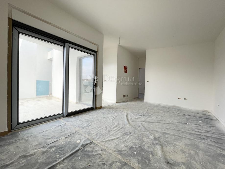 STAN NOVOGRADNJA BLIZU PLAŽE (prodaja)