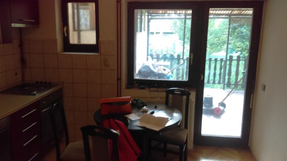 Stan (120 m2) u centru Osijeka sa vlastitim dvorištem!!!!!! (prodaja)