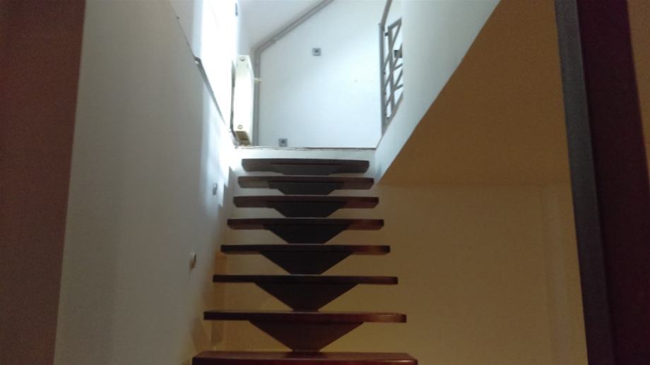 Stan (120 m2) u centru Osijeka sa vlastitim dvorištem!!!!!! (prodaja)