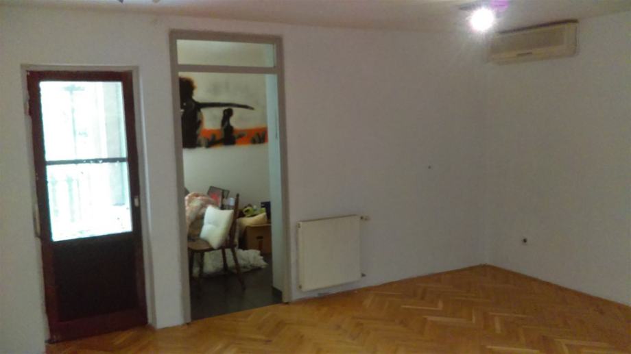 Stan (120 m2) u centru Osijeka sa vlastitim dvorištem!!!!!! (prodaja)