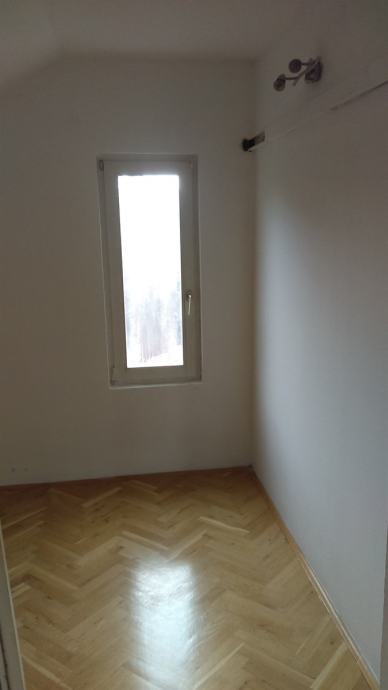 Stan (120 m2) u centru Osijeka sa vlastitim dvorištem!!!!!! (prodaja)