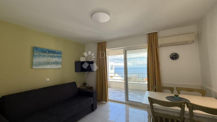 STAN S POGLEDOM NA MORE 300 m OD PLAŽE! Okolica Labina (prodaja)