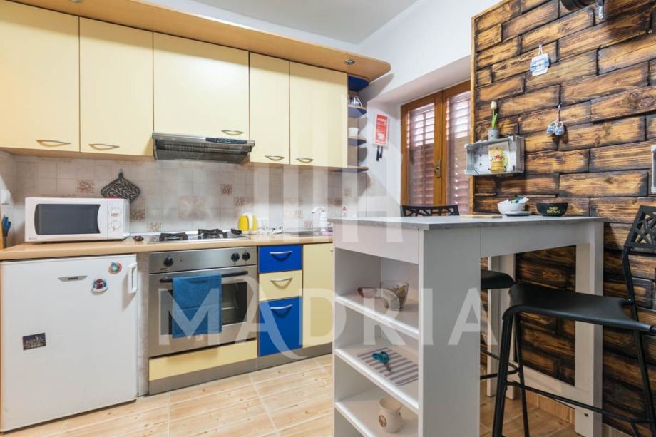 Stan, Poluotok, 35 m2, povoljno (prodaja)