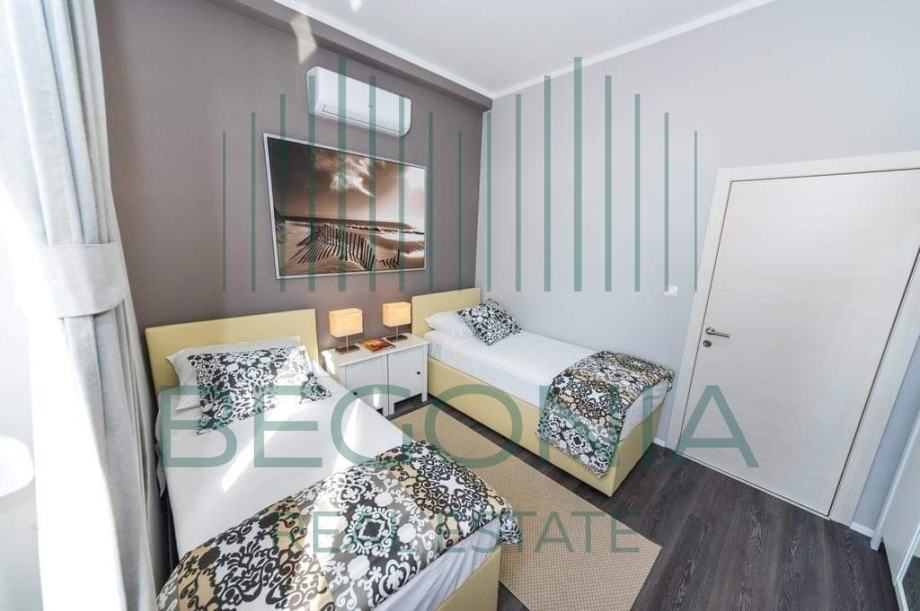 Stan prvi red do mora. ZADAR, BRANIMIROVA OBALA (prodaja)