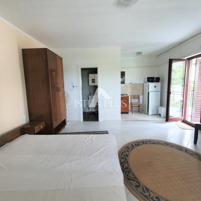 Stan na prvom katu , terasa s pogledom na more!!! 300m od mora (prodaja)