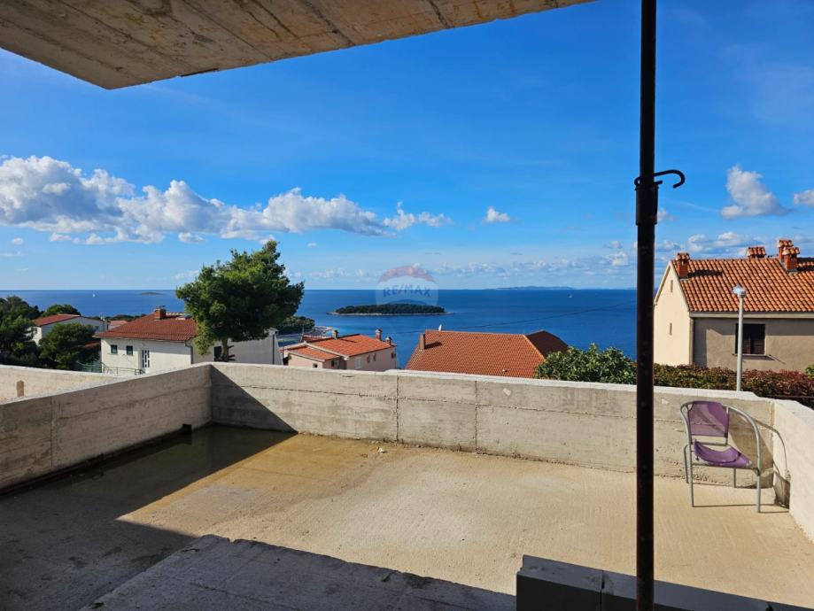 STAN NA PRVOM KATU S PRELIJEPIM POGLEDOM (prodaja)