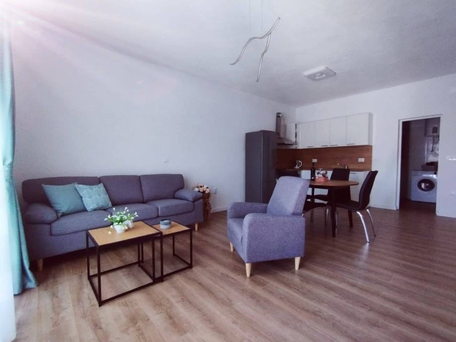 Stan: Pula, 50.00 m2 (iznajmljivanje)