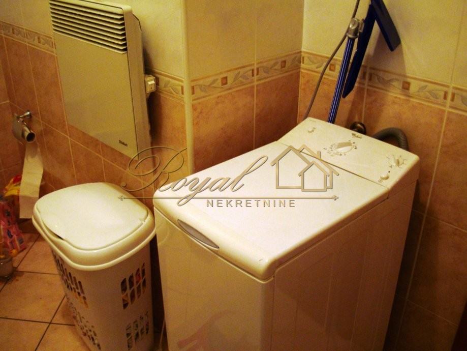 Stan Rijeka Pećine (Piramida) 24.11 m2, potpuno uređen i useljiv (prodaja)