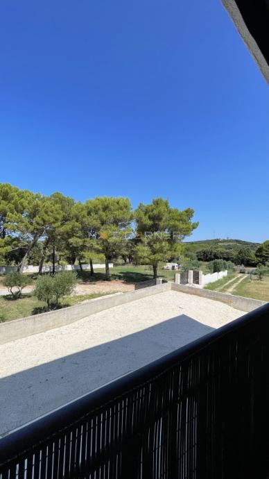 Novi stan u Rovinju, 400m do plaže (prodaja)