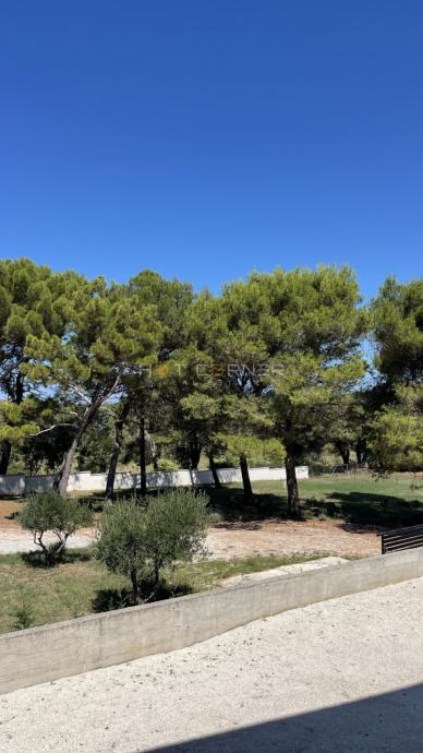 Novi stan u Rovinju, 400m do plaže (prodaja)