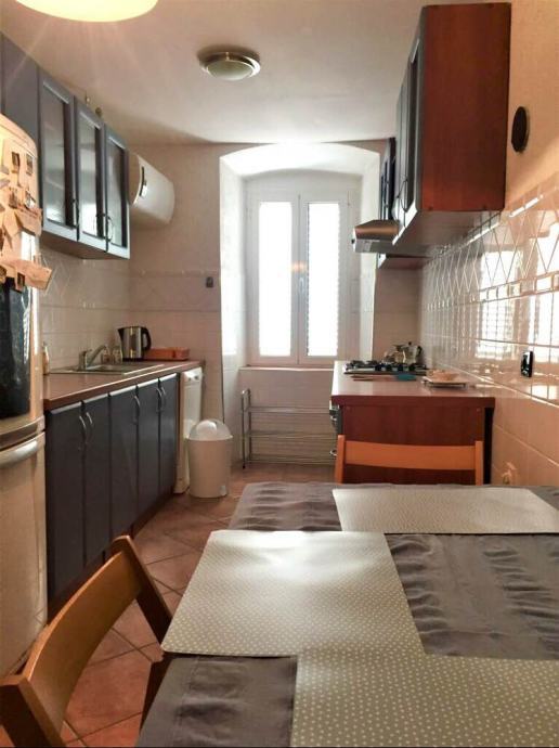 Stan: Sarmantan stan u povijesnoj jezgri Raba, dvosoban + DB 63.00 m2 ...