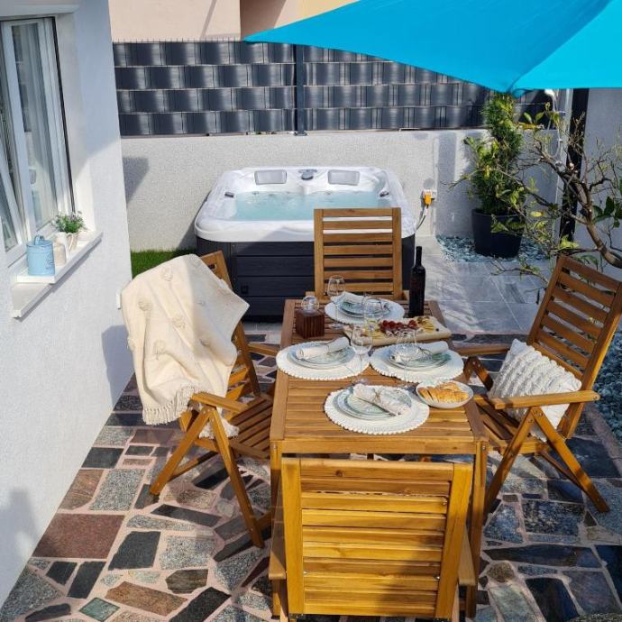 Stan: Sirobuja,Split, 70.00 m2-DVOSOBAN-15.09.-15.06.-JACUZZI ...