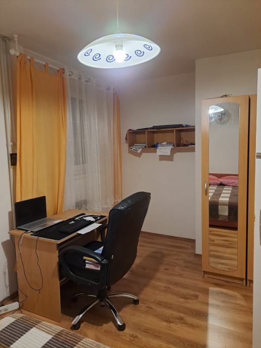 STAN NA BULEVARU - IZVRSNA LOKACIJA- POGLED NA MORE (prodaja)