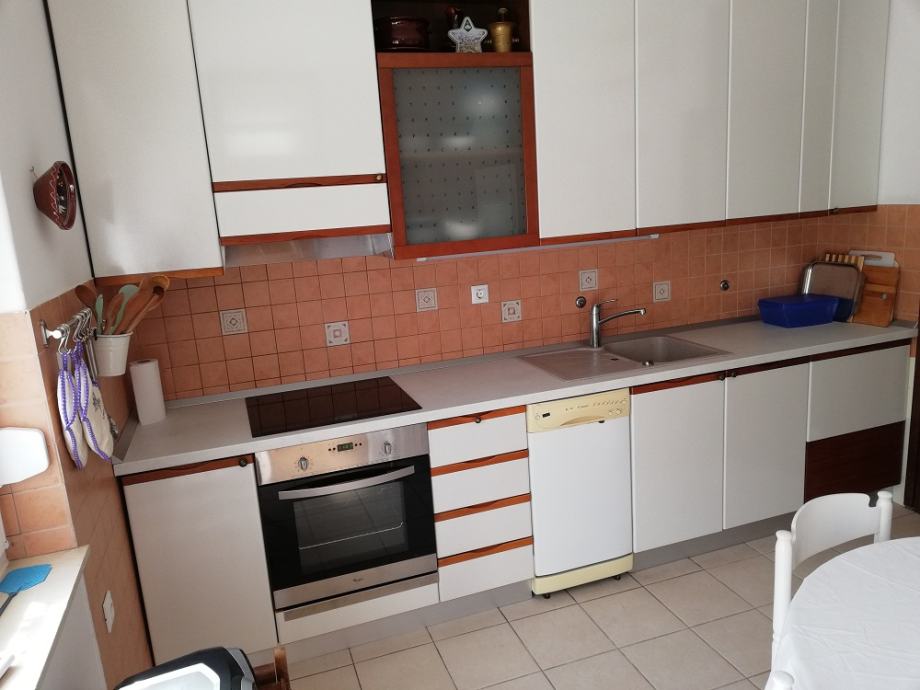 Stan: Split,Meje, 104 m2,vrt,terasa,garaža,parkirng,na duži period ...