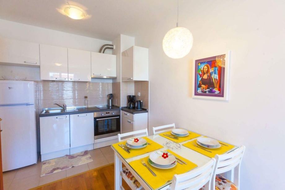 SPLIT/DRAGOVODE-JEDNOSOBAN STAN S GARAZNIM MJESTOM*** (prodaja)