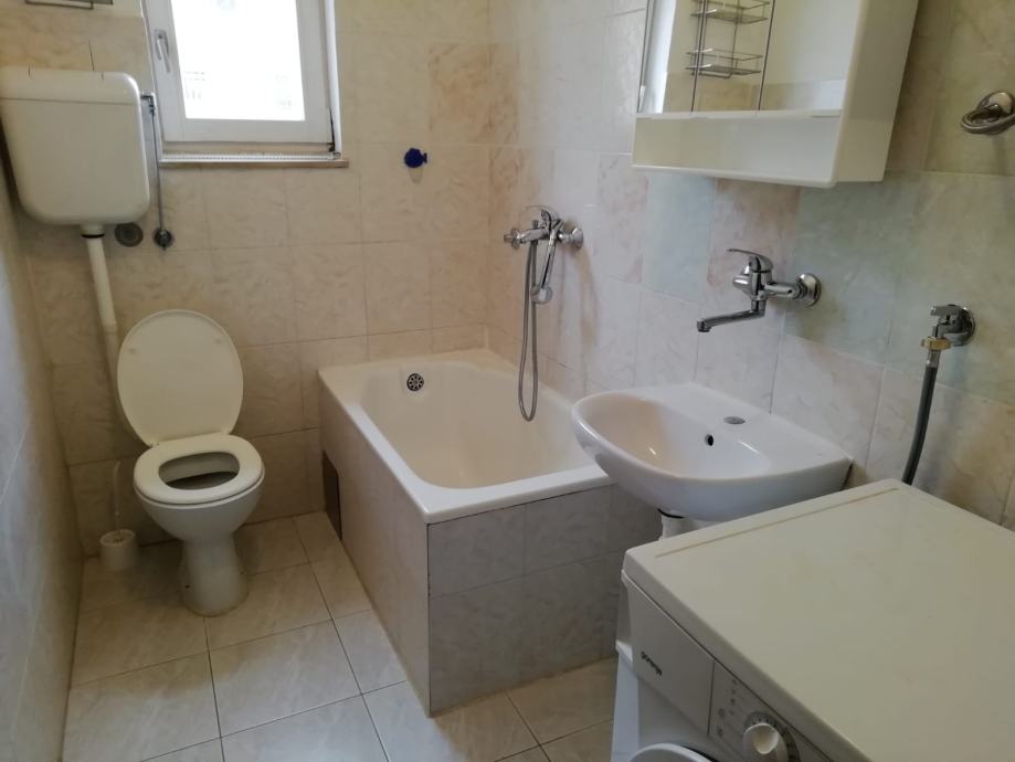 Stan: Split, 50.00 m2 VISOKA DUGOROČNO (iznajmljivanje)